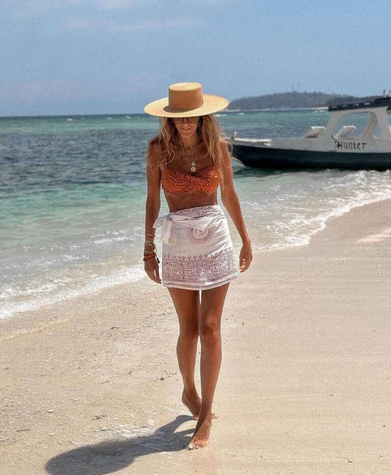 25 Trendy Summer Vacation Outfits for Warm Weather Trips