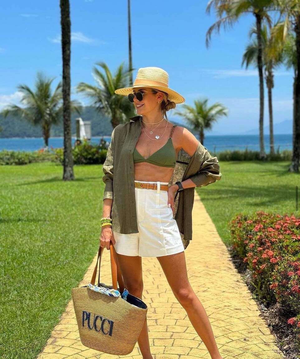 25 Trendy Summer Vacation Outfits for Warm Weather Trips