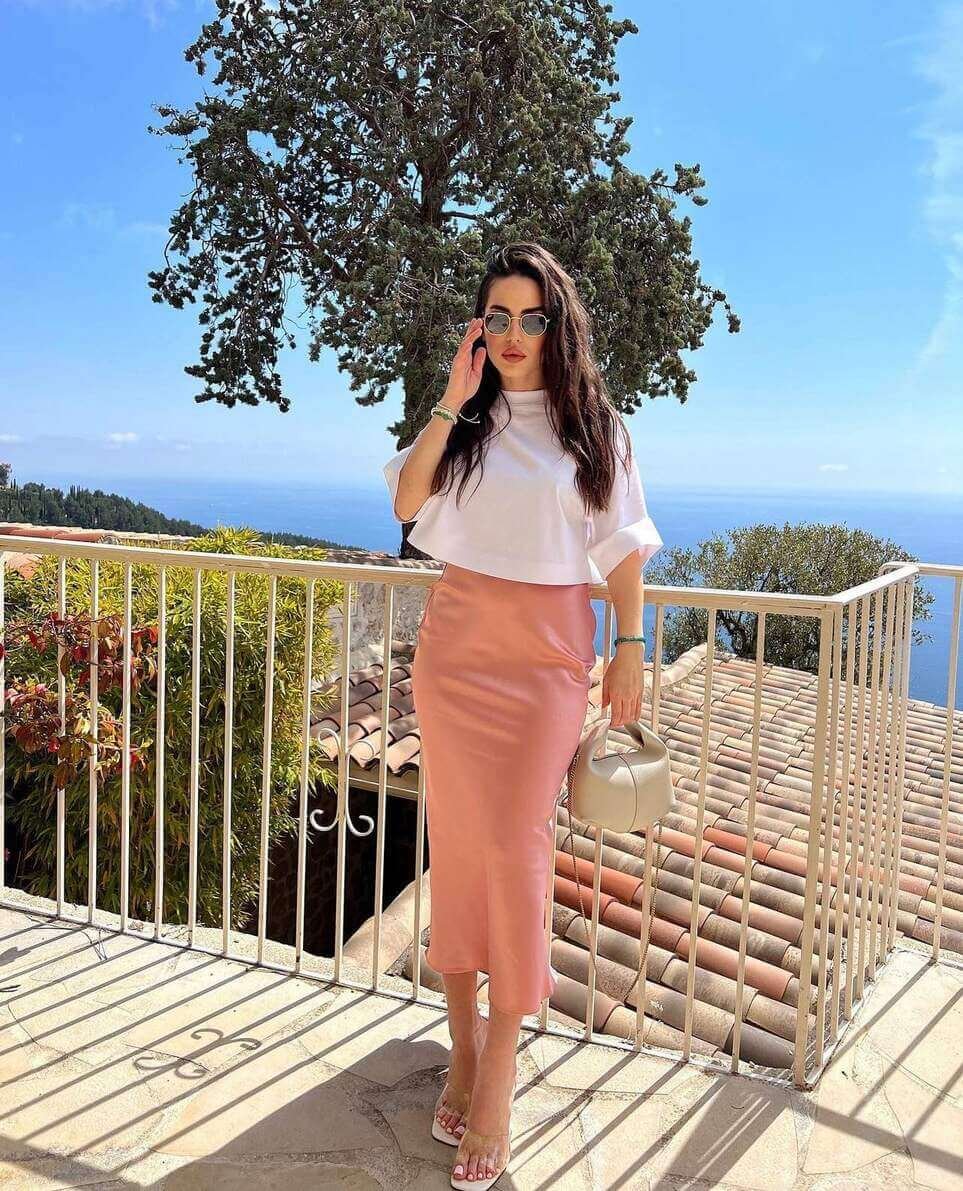 25 Trendy Summer Vacation Outfits for Warm Weather Trips