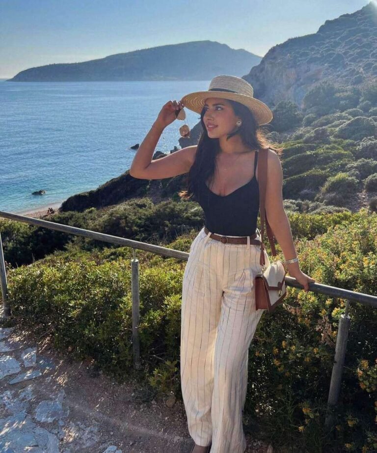 25 Trendy Summer Vacation Outfits for Warm Weather Trips