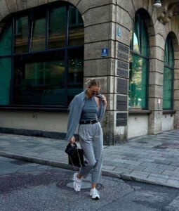 26 Ways to Rock New Balance Sneakers with Stylish New Balance Outfit ...