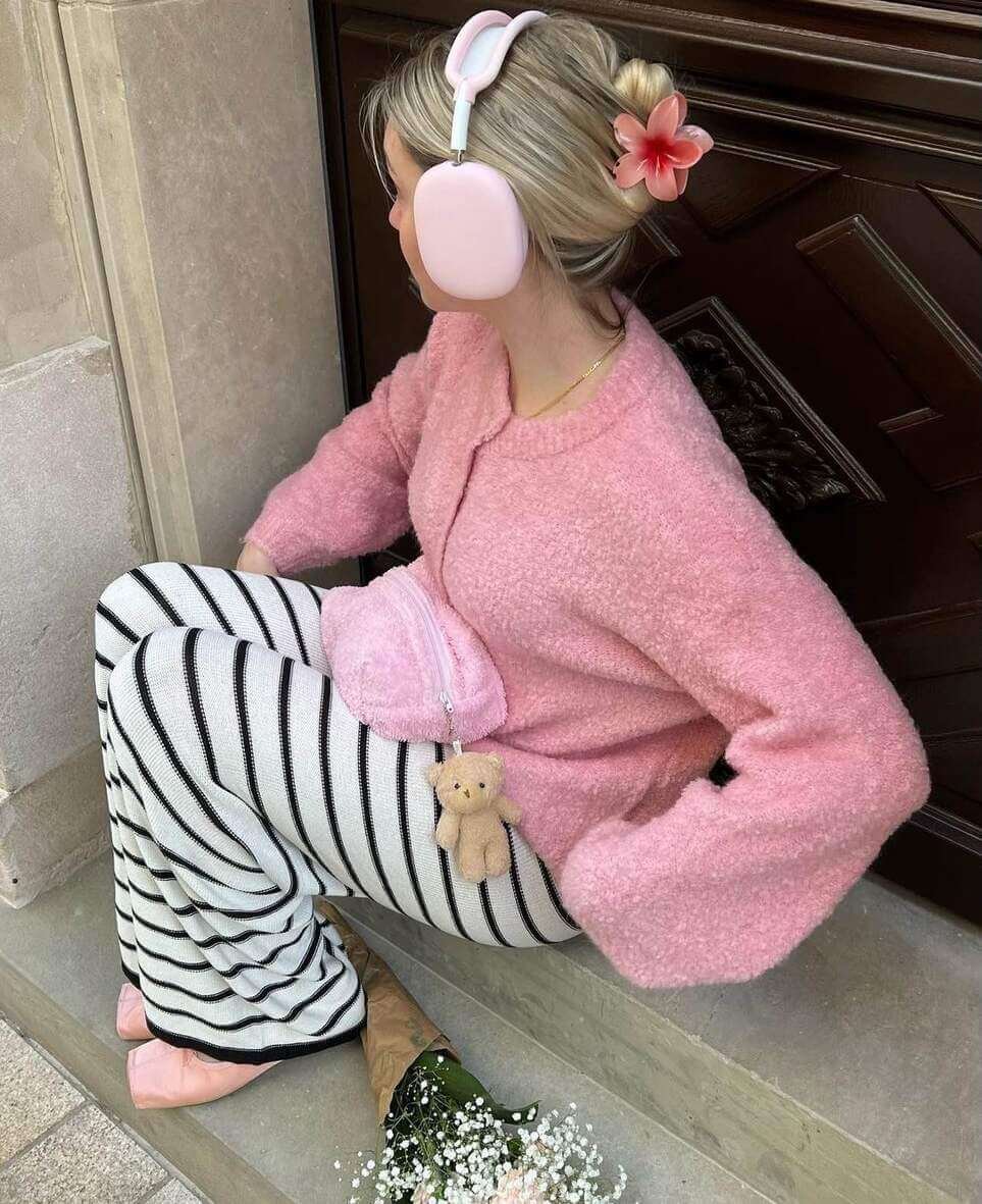 24 Light Pink Sweater Outfit Ideas That’ll Have You Looking Pretty in Pink