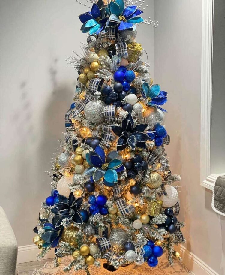 Deck the Halls in Royal Hues with 16 Blue and Gold Christmas Tree ...