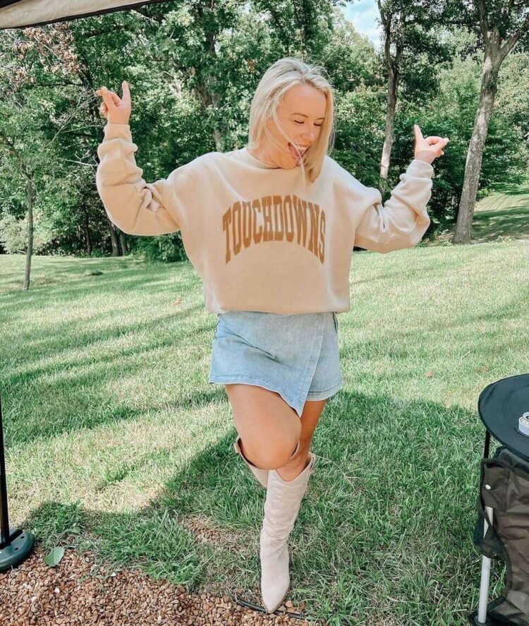 19 Top Tailgate Outfits to Stand Out on Game Day