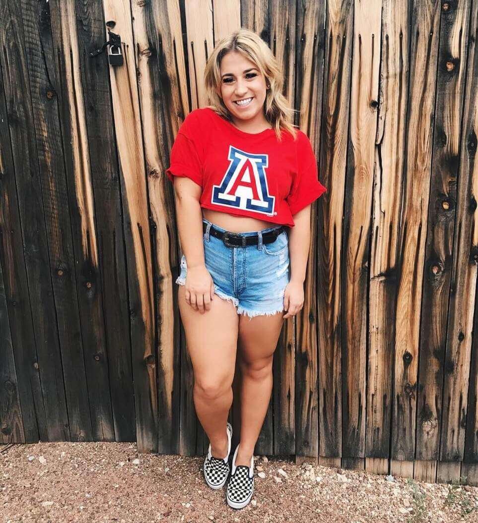 19 Top Tailgate Outfits to Stand Out on Game Day