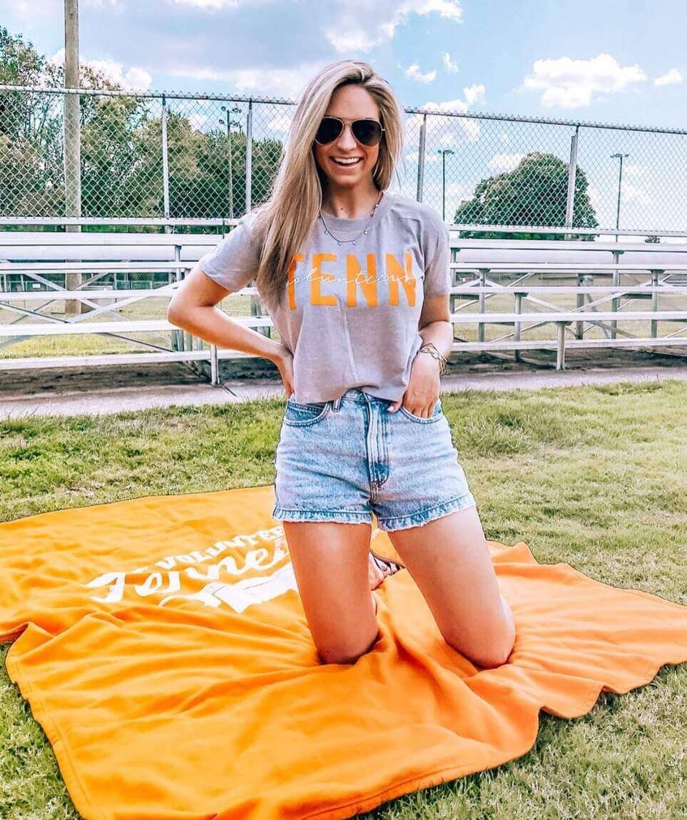 19 Top Tailgate Outfits to Stand Out on Game Day