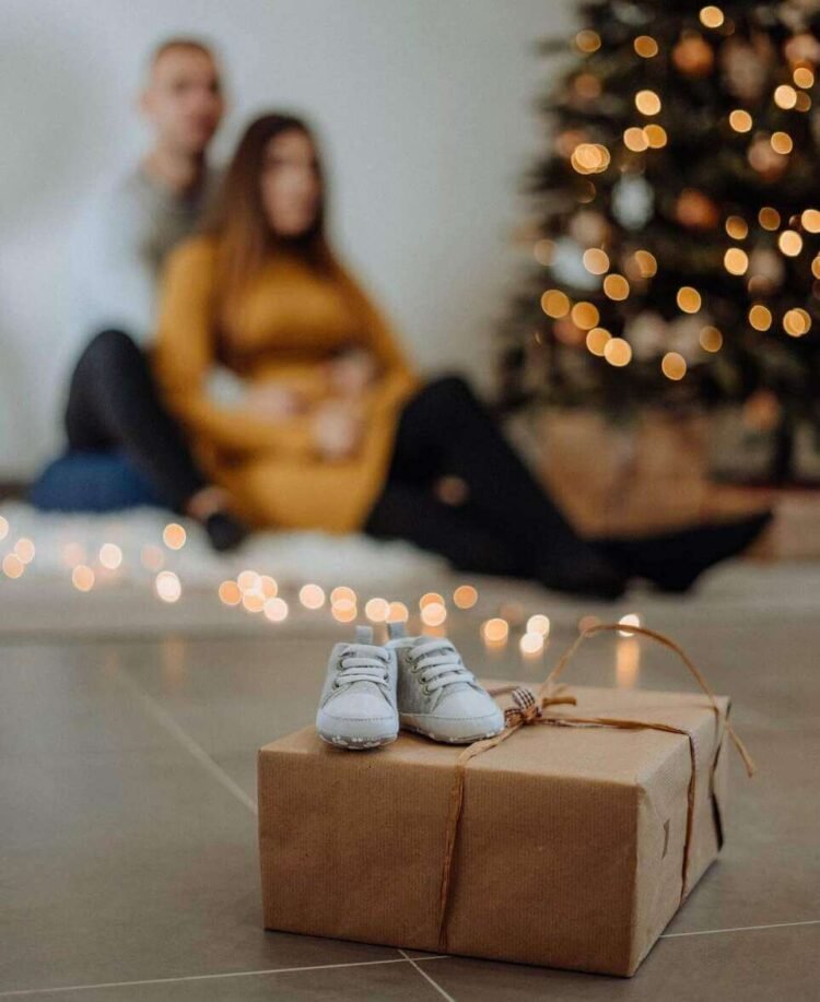 28 Unique Christmas Pregnancy Announcement Ideas You’ll Love
