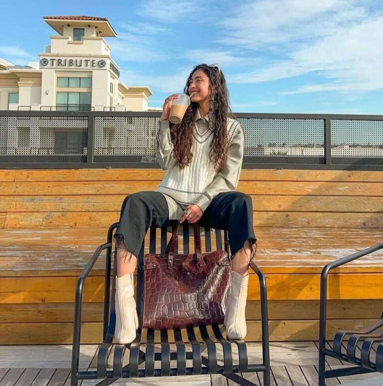 29 Aesthetic Oversized Outfits You’ll Want to Live In