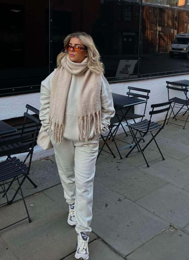 29 Aesthetic Oversized Outfits You’ll Want to Live In