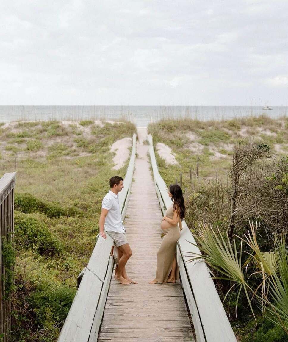 36 Beach Maternity Photo Ideas That Capture the Glow of Motherhood
