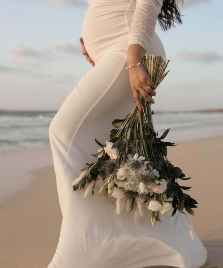 36 Beach Maternity Photo Ideas That Capture the Glow of Motherhood