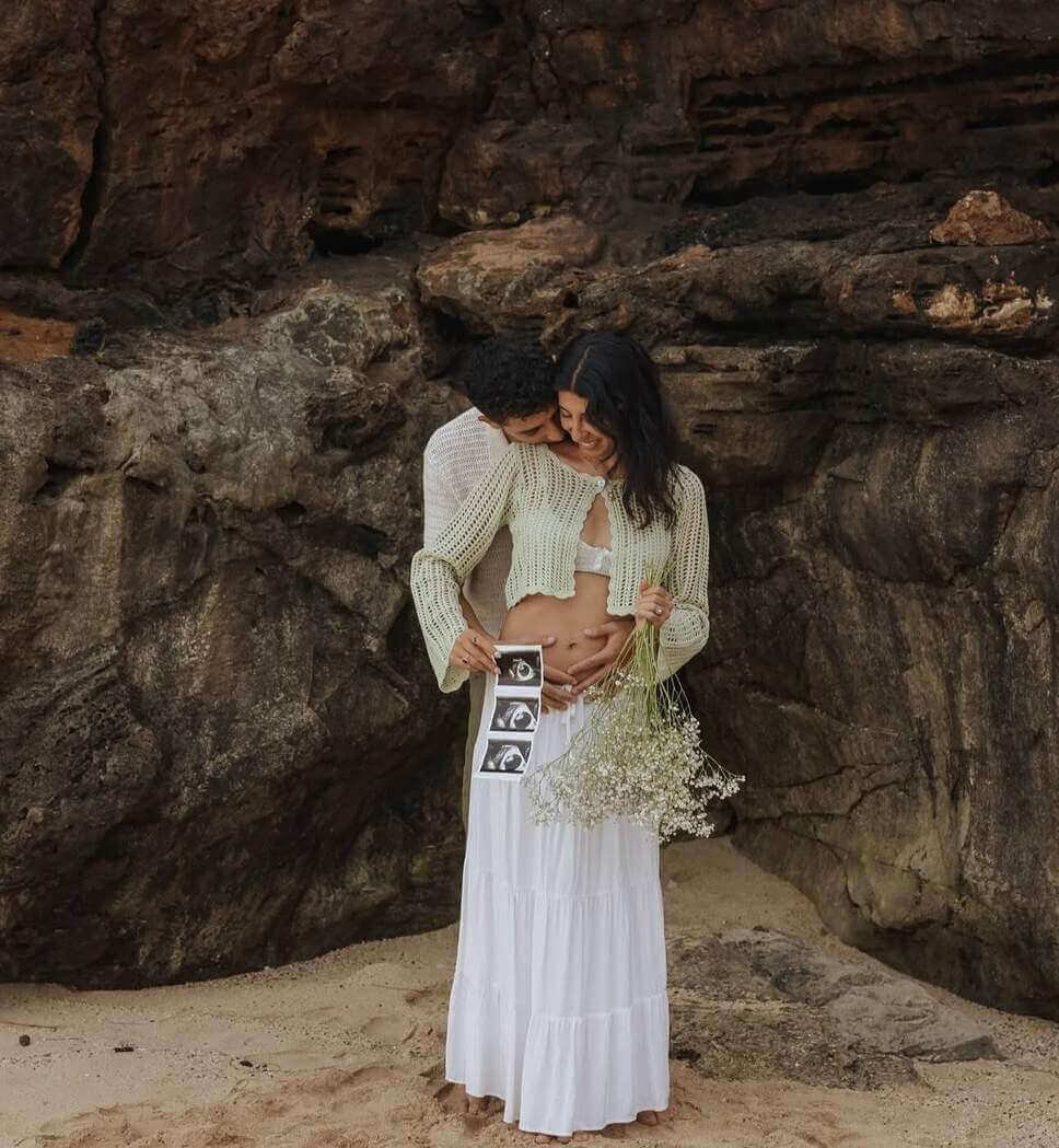 36 Beach Maternity Photo Ideas That Capture the Glow of Motherhood