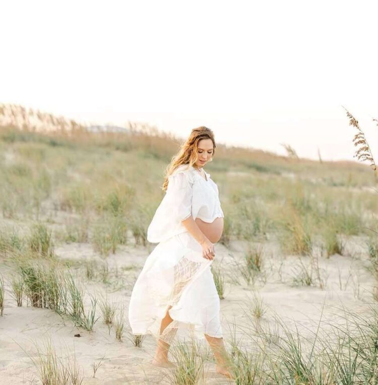 36 Beach Maternity Photo Ideas That Capture the Glow of Motherhood