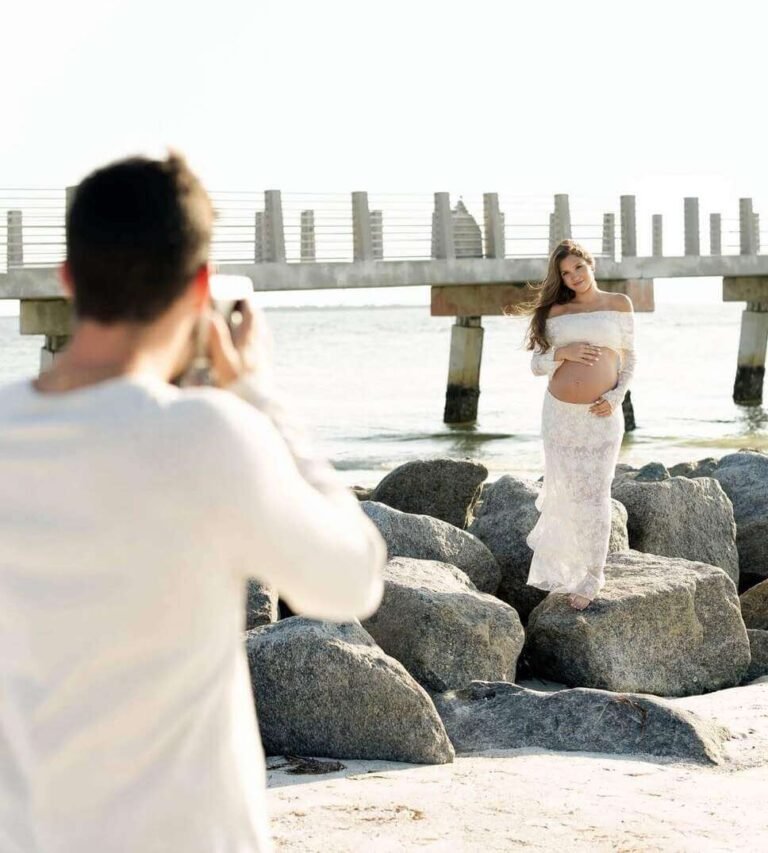 36 Beach Maternity Photo Ideas That Capture the Glow of Motherhood
