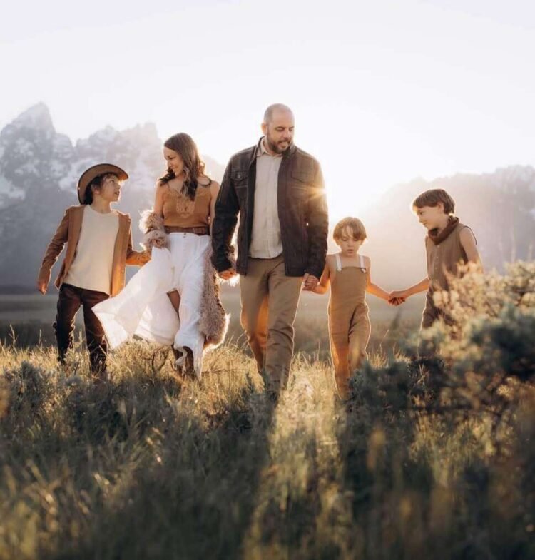 What to Wear for Fall Family Photos: 26 Outfits You Can Easily Recreate