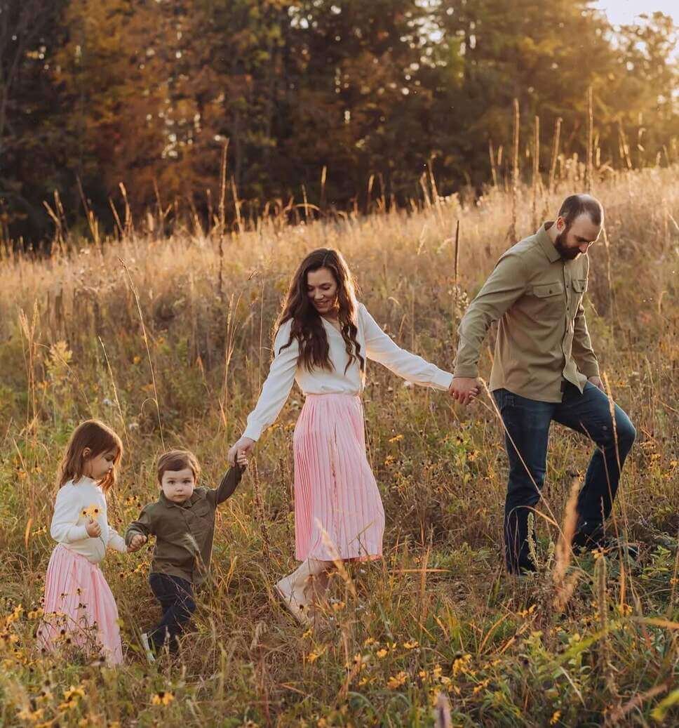 What to Wear for Fall Family Photos: 26 Outfits You Can Easily Recreate