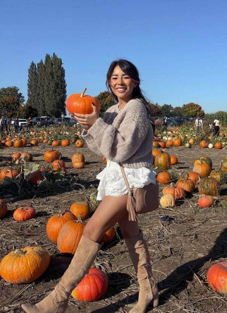 29 Pumpkin Patch Outfit Ideas That Look Good in Every Photo