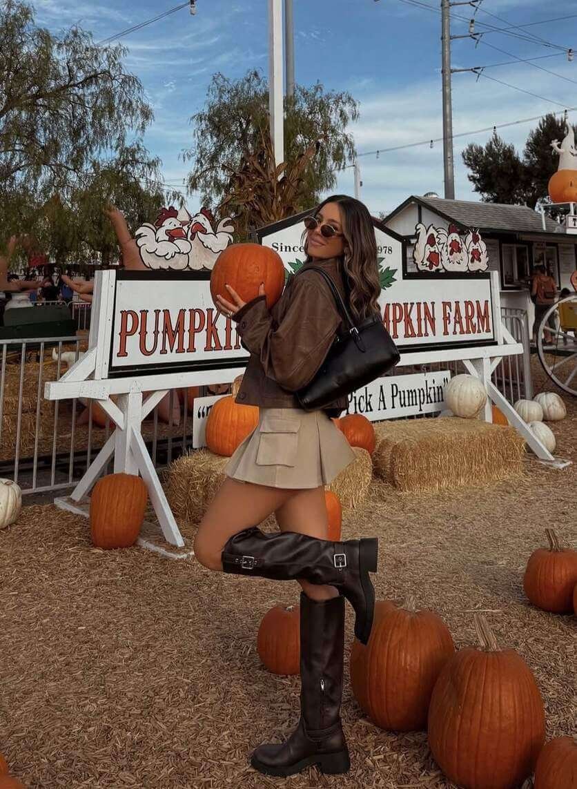29 Pumpkin Patch Outfit Ideas That Look Good in Every Photo
