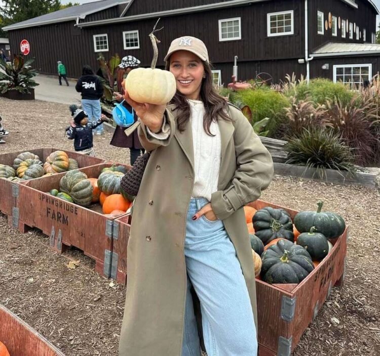 29 Pumpkin Patch Outfit Ideas That Look Good in Every Photo