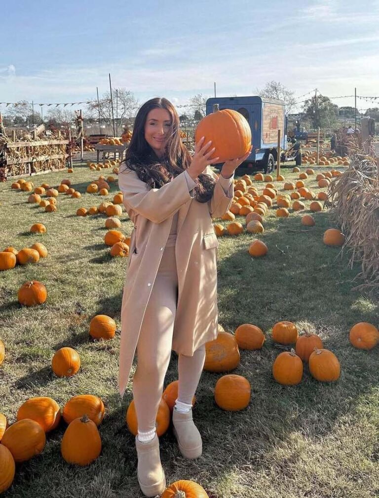 29 Pumpkin Patch Outfit Ideas That Look Good in Every Photo