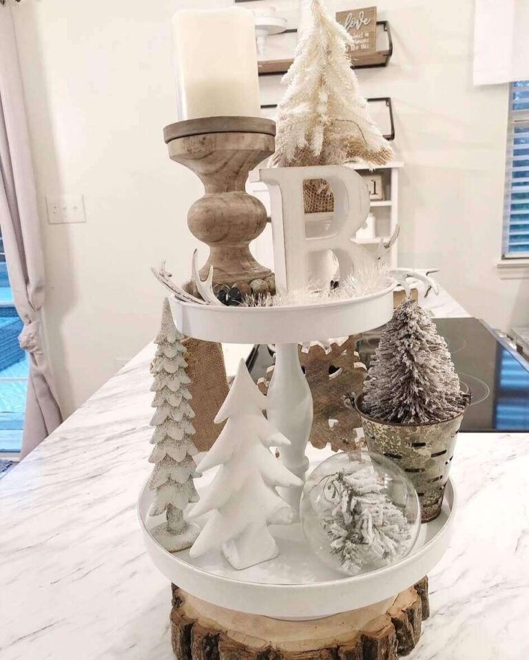 23 Christmas Tray Ideas That Make Your Home Feel Extra Cozy