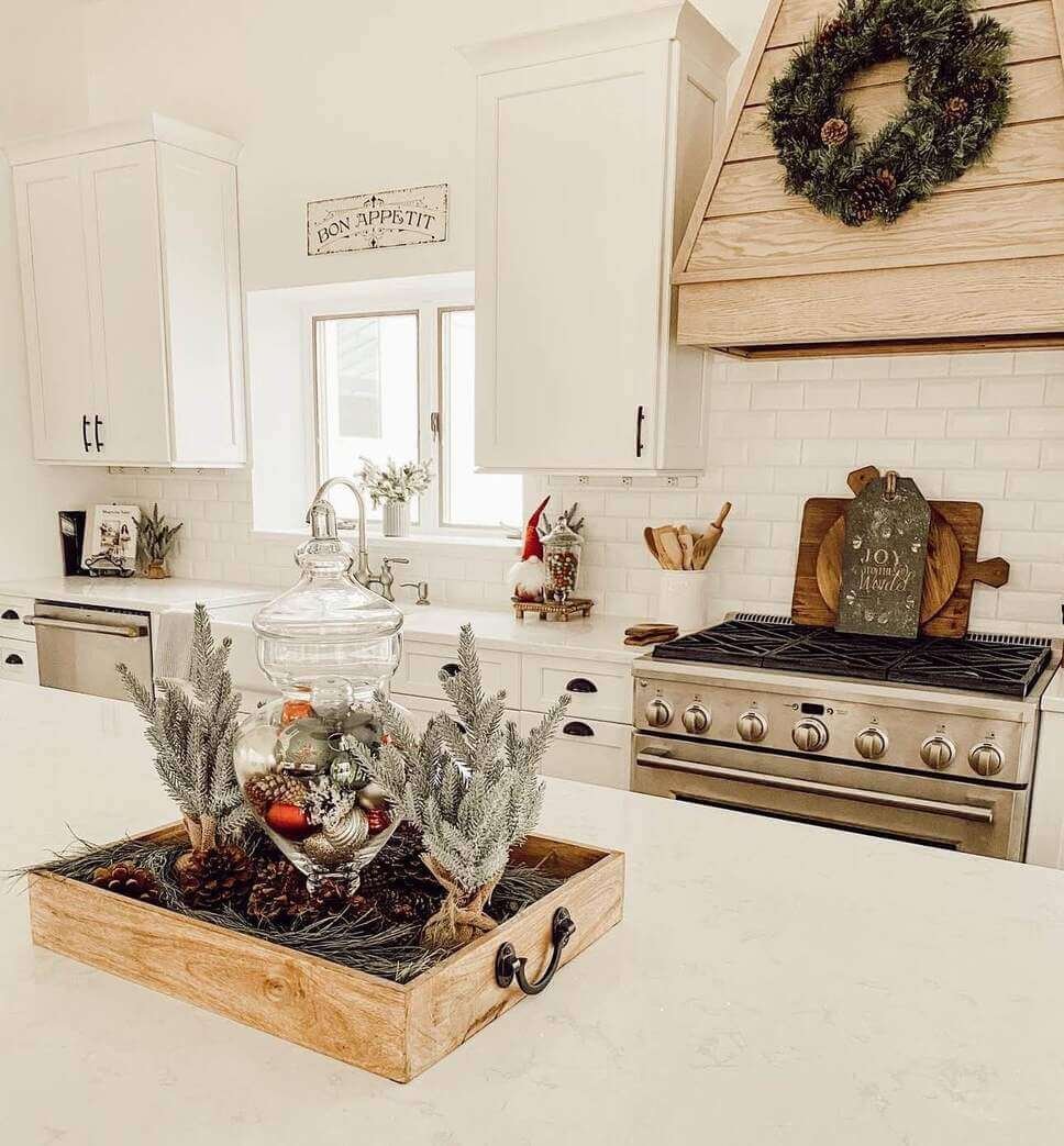 23 Christmas Tray Ideas That Make Your Home Feel Extra Cozy