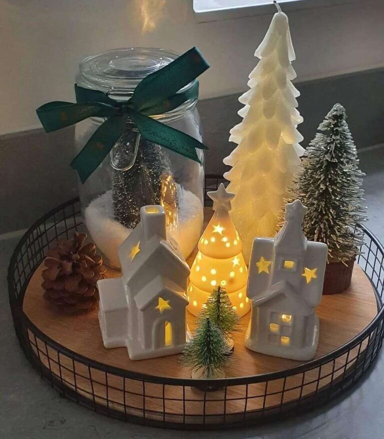23 Christmas Tray Ideas That Make Your Home Feel Extra Cozy